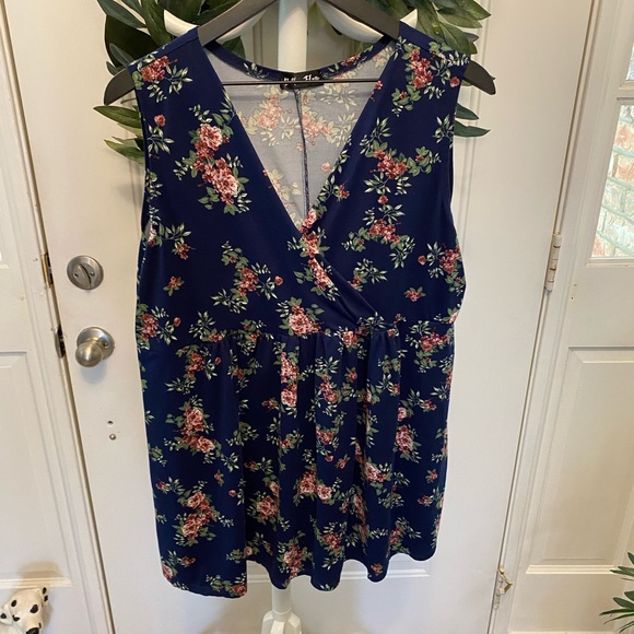 Bella Flore | Tops | Bella Flore Dark Floral Faux Wrap Soft Sleeveless ...